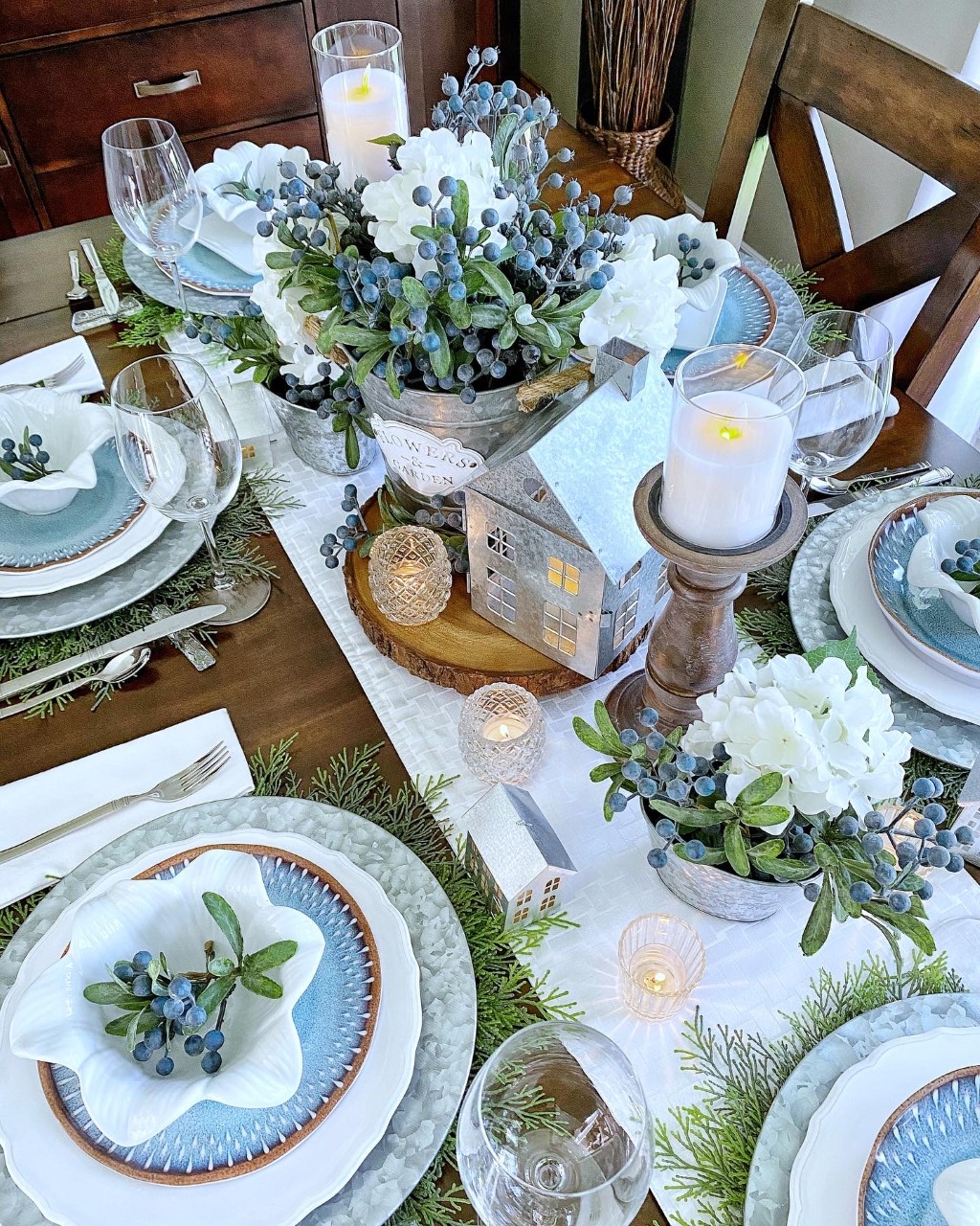 Dining Delight: Blueberry Bliss Summer Tablescape