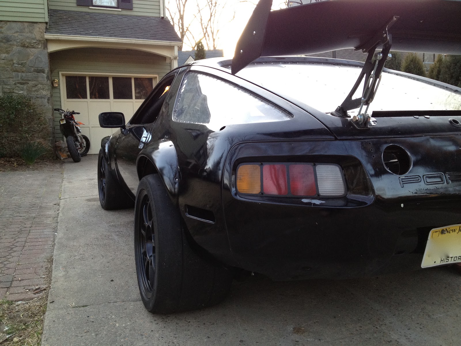 Lighter, Faster, Better. Porsche 928 Hybrid: The Quest for Traction ...