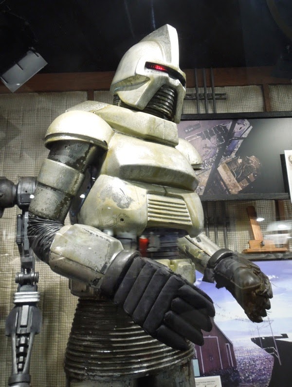 Hollywood Movie Costumes and Props: Cylons from Battlestar Galactica ...