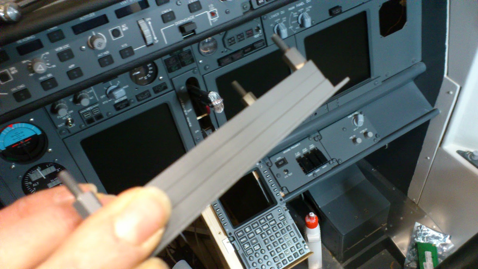 Boeing 737-800NG Fullsize Homecockpit: Boeing Overhead assembling Part 2