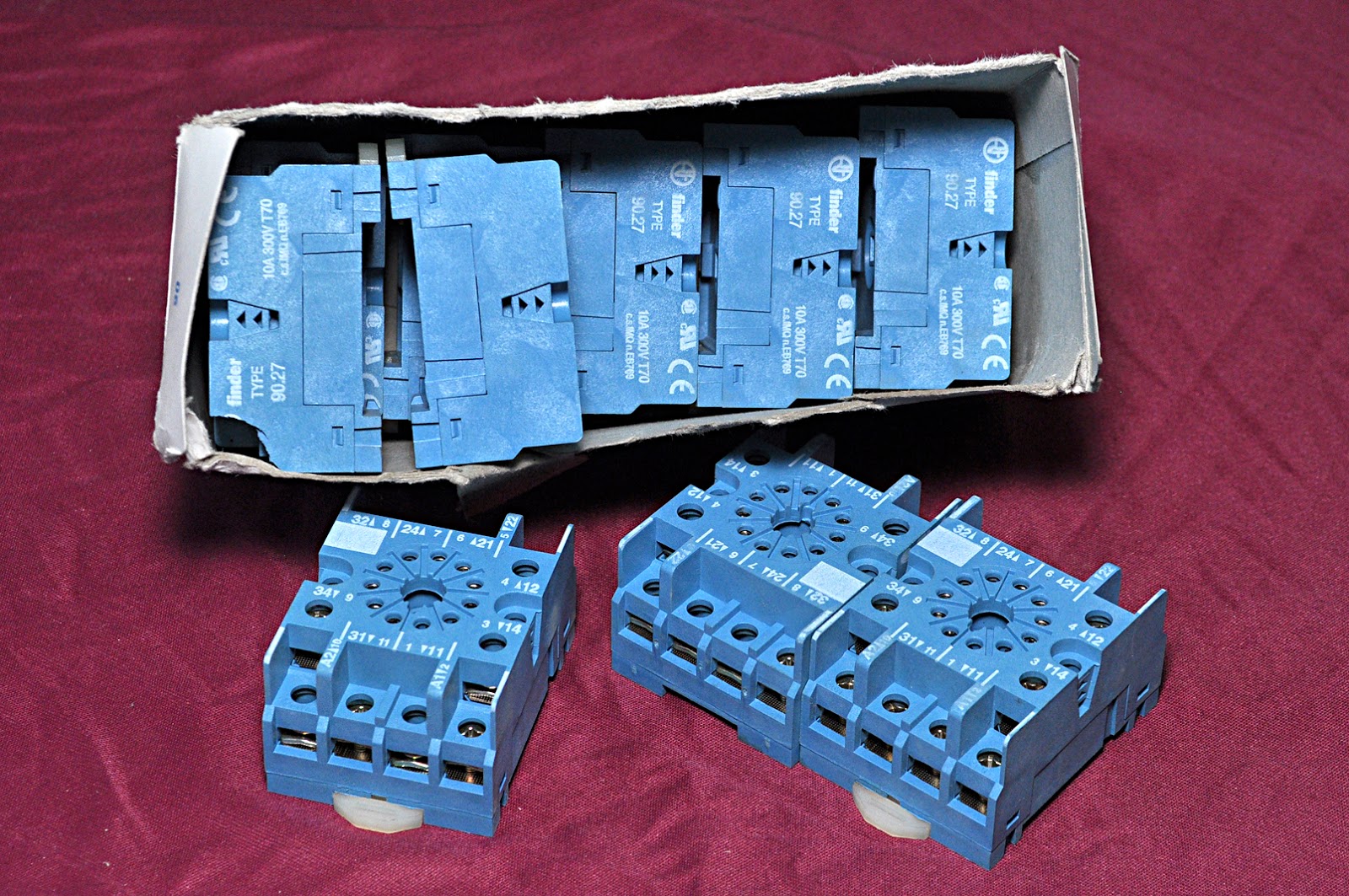 FINDER 90.27 RELAY SOCKET 300V 10A - Aeliya Marine