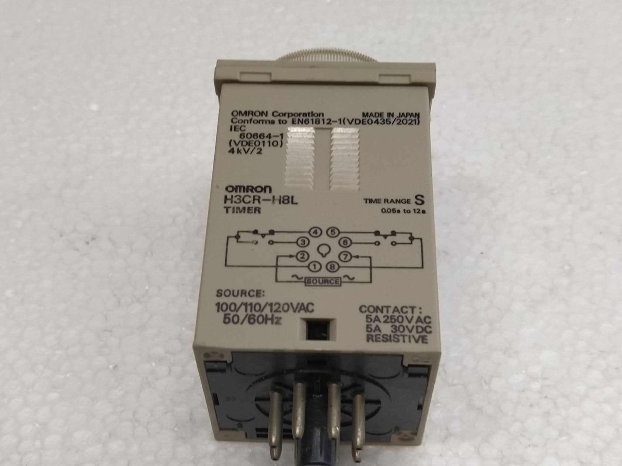 OMRON H3CR-H8L TIMER 100-120V AC