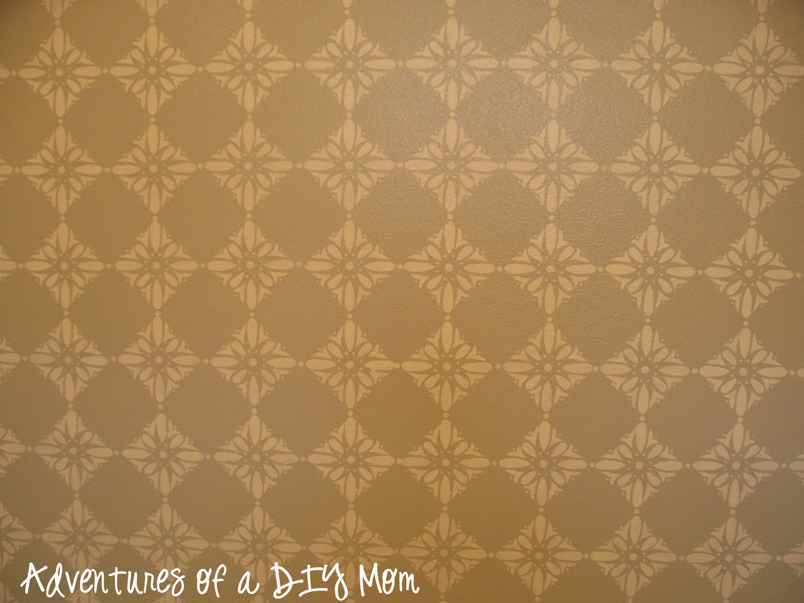 Stenciling Tips - Adventures of a DIY Mom