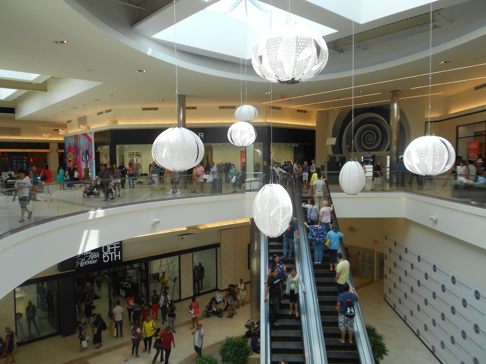 Raymond's Ramble: Grand Opening of The Fashion Outlets of Chicago