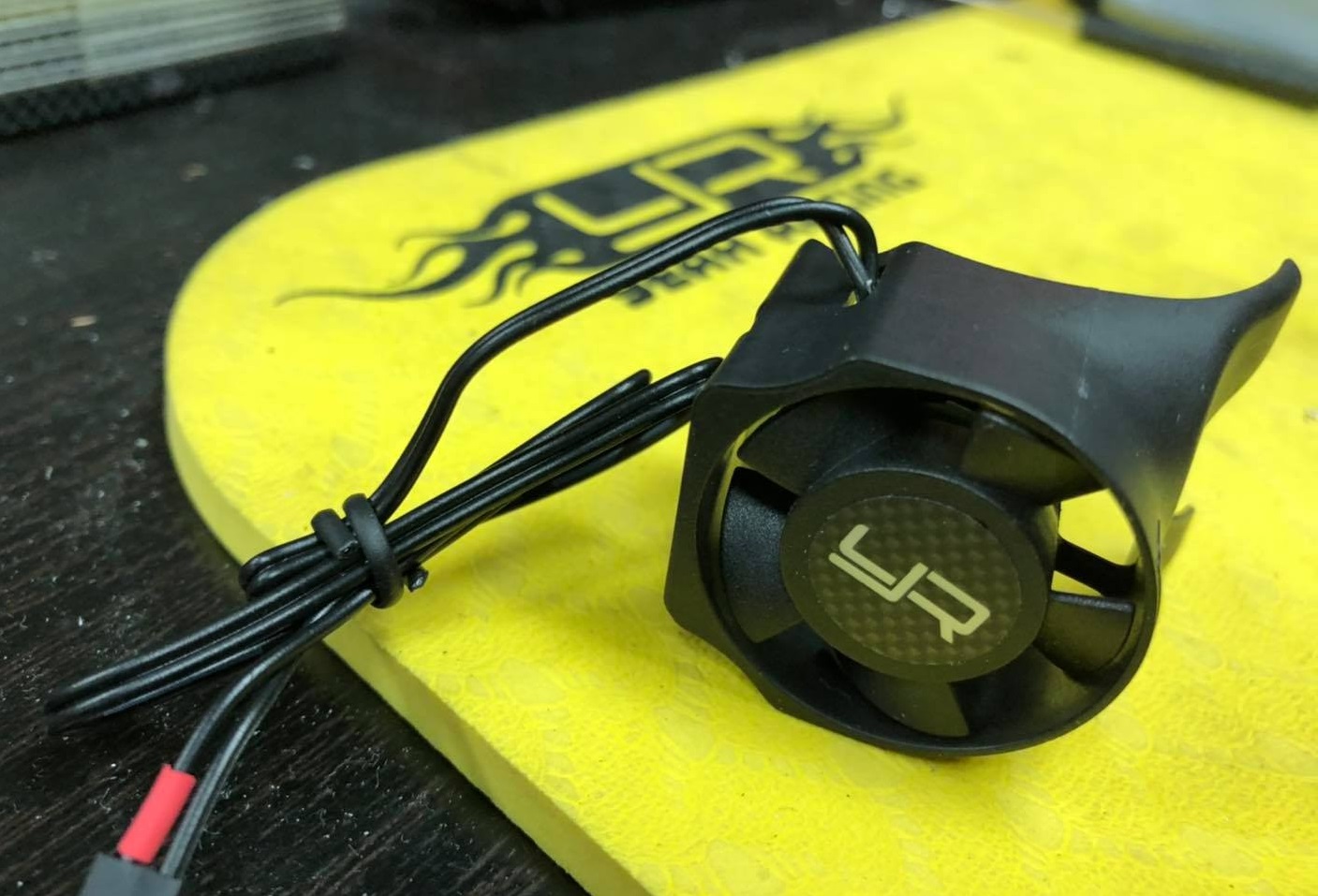 ファン本体自体がダクト型。Yeah Racing「Twistex Cooling Fan」写真|ラジコンもんちぃ - オフロード/オンロード ...