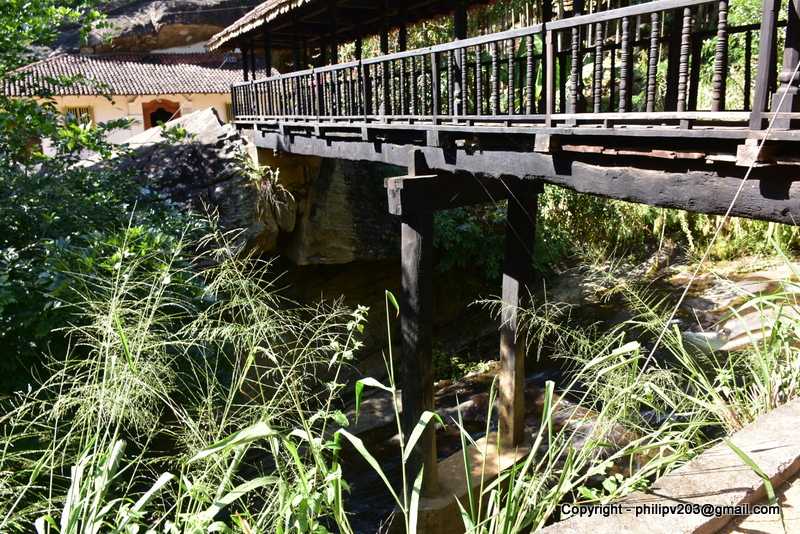 philipveerasingam: At Watagoda Len Vihara near the ancient wooden ...