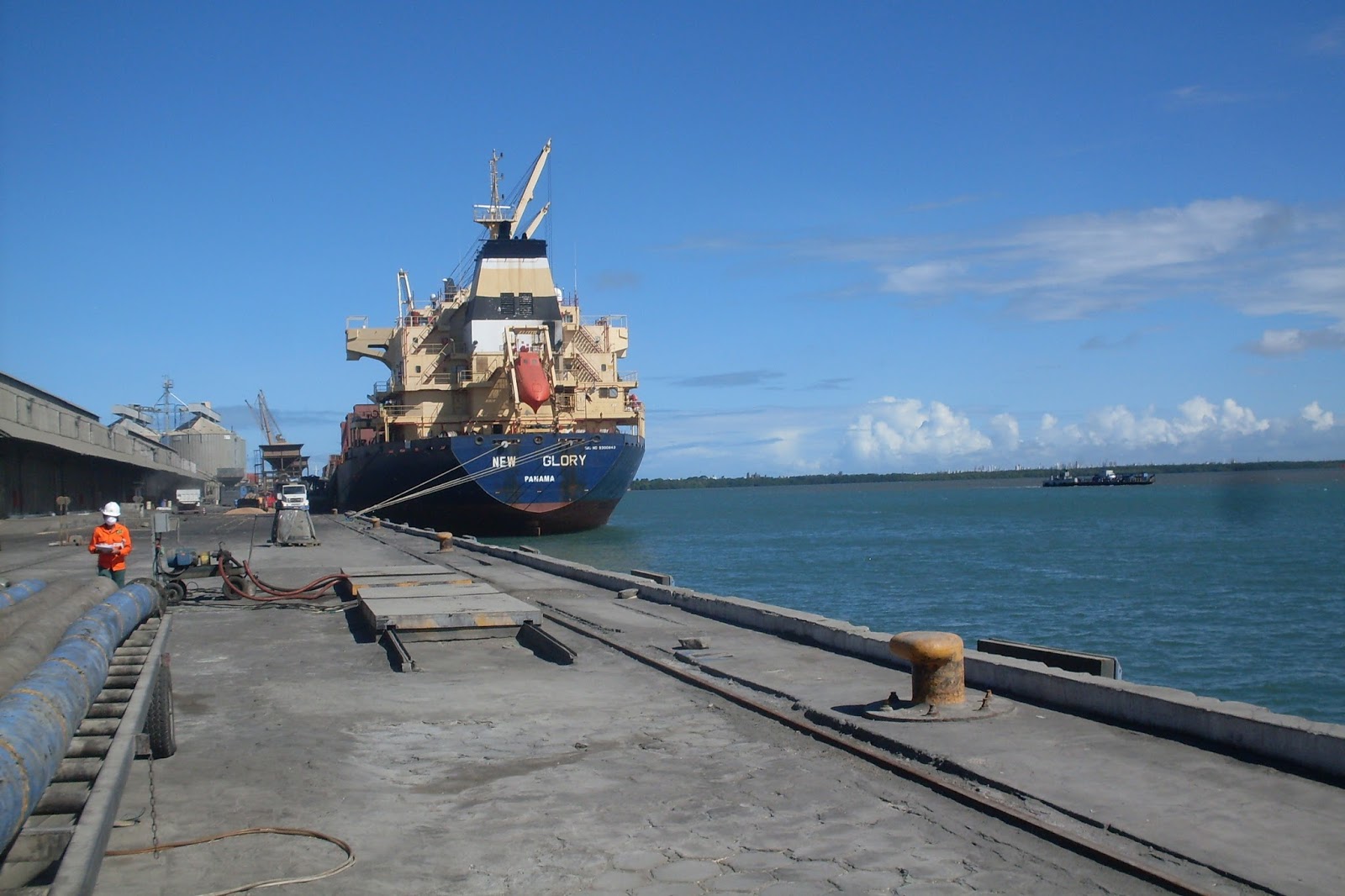 ARTHUR MADAGASCAR: TERMINAIS DE COMBUSTÍVEIS E SIMILARES