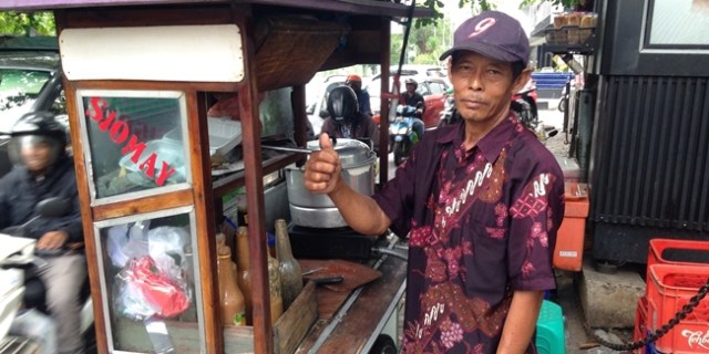 Dagang Siomay Di Jakarta Bapak Ini Berhasil Bangun Ini Di Kampung