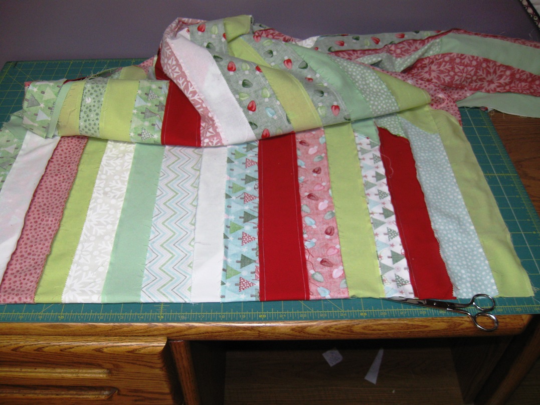 Happy Quilting: Christmas in July - Ribbons Quilt and Tutorial