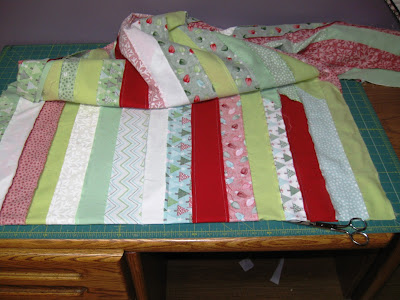 Happy Quilting: Christmas in July - Ribbons Quilt and Tutorial