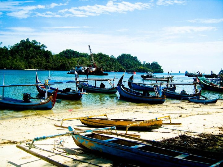 Tempat Wisata Kota Malang: Pantai Sendang Biru