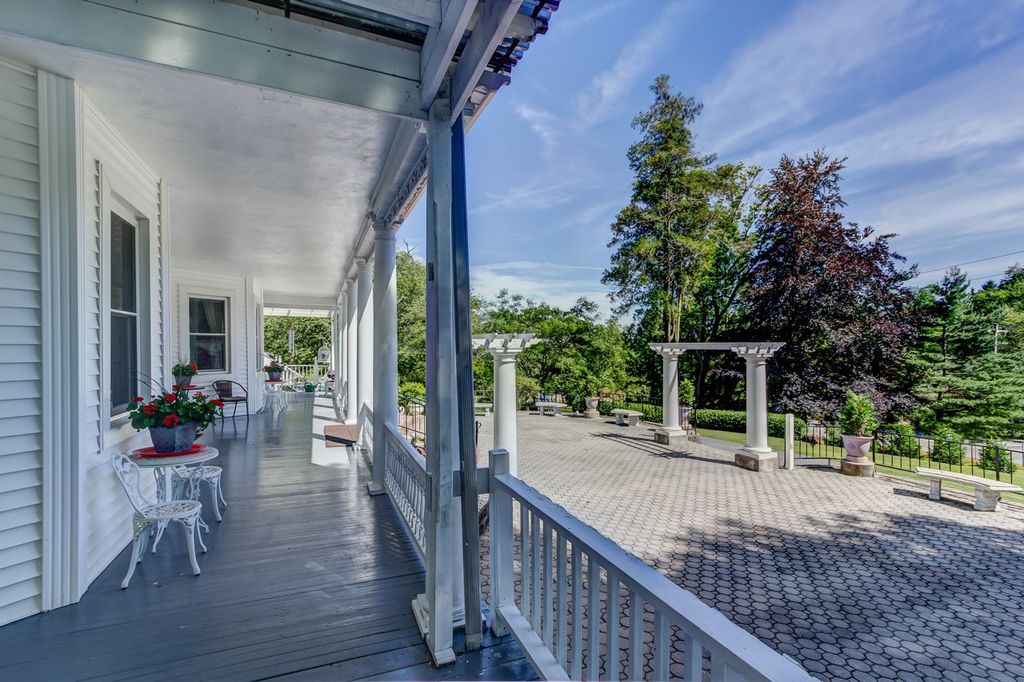 Sweet House Dreams: 1890 Victorian in Wilmington, Delaware
