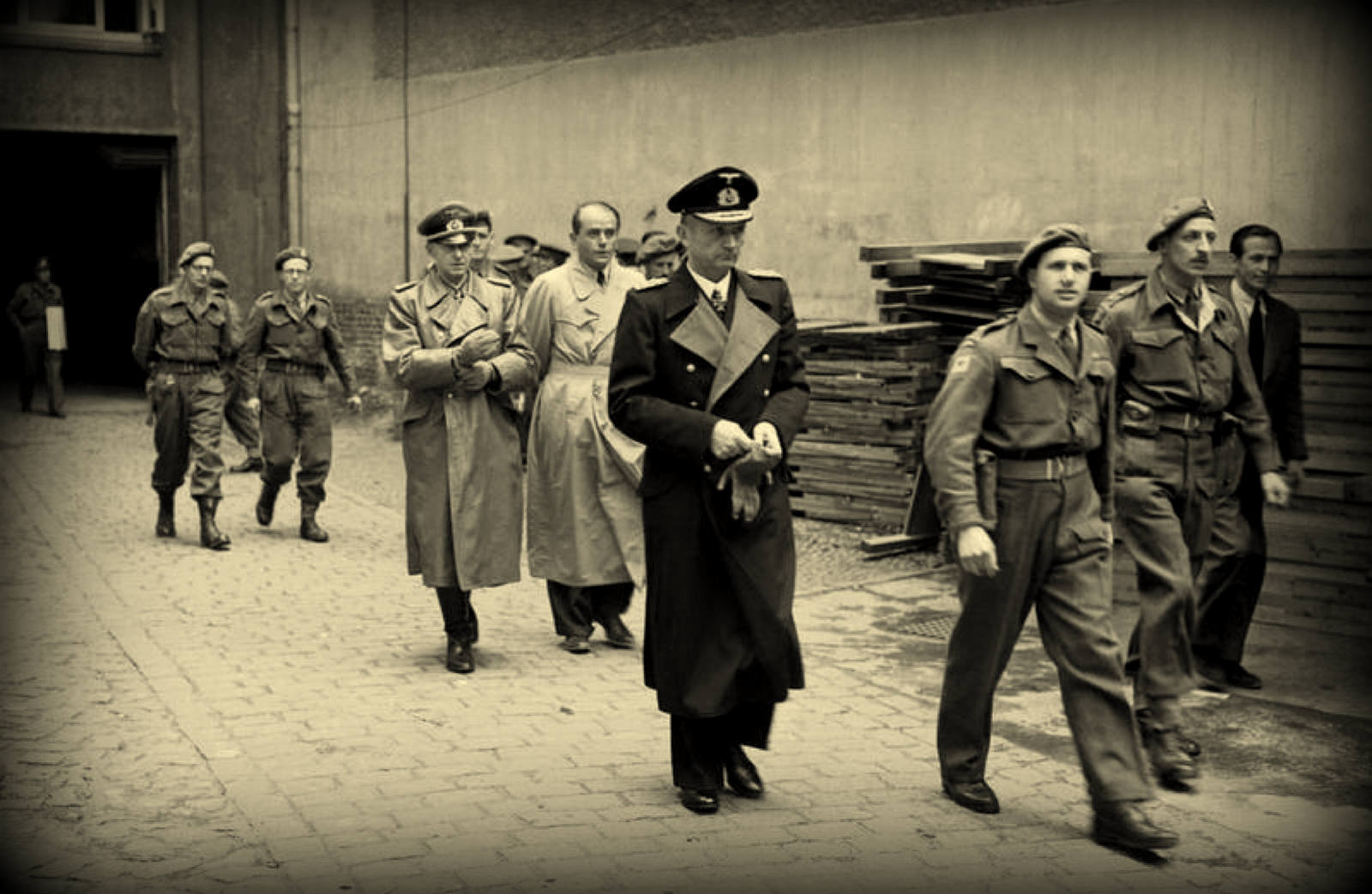 ΙΣΤΟΡΙΑ ΕΛΛΗΝΙΚΗ ΚΑΙ ΠΑΓΚΟΣΜΙΑ : ΒΕΡΟΛΙΝΟ 1945 - Η ΠΤΩΣΗ ΤΗΣ ΧΙΤΛΕΡΙΚΗΣ ...