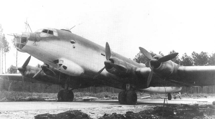 Airplanes in the skies + FAF history: Junkers Ju 290