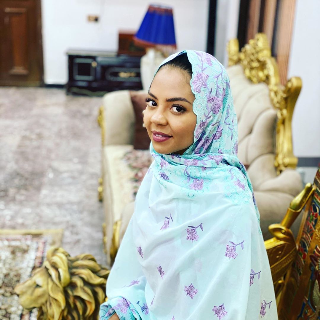 Checkout All About Billionaire Daughter And Wife Of Prince Malik Ado ...