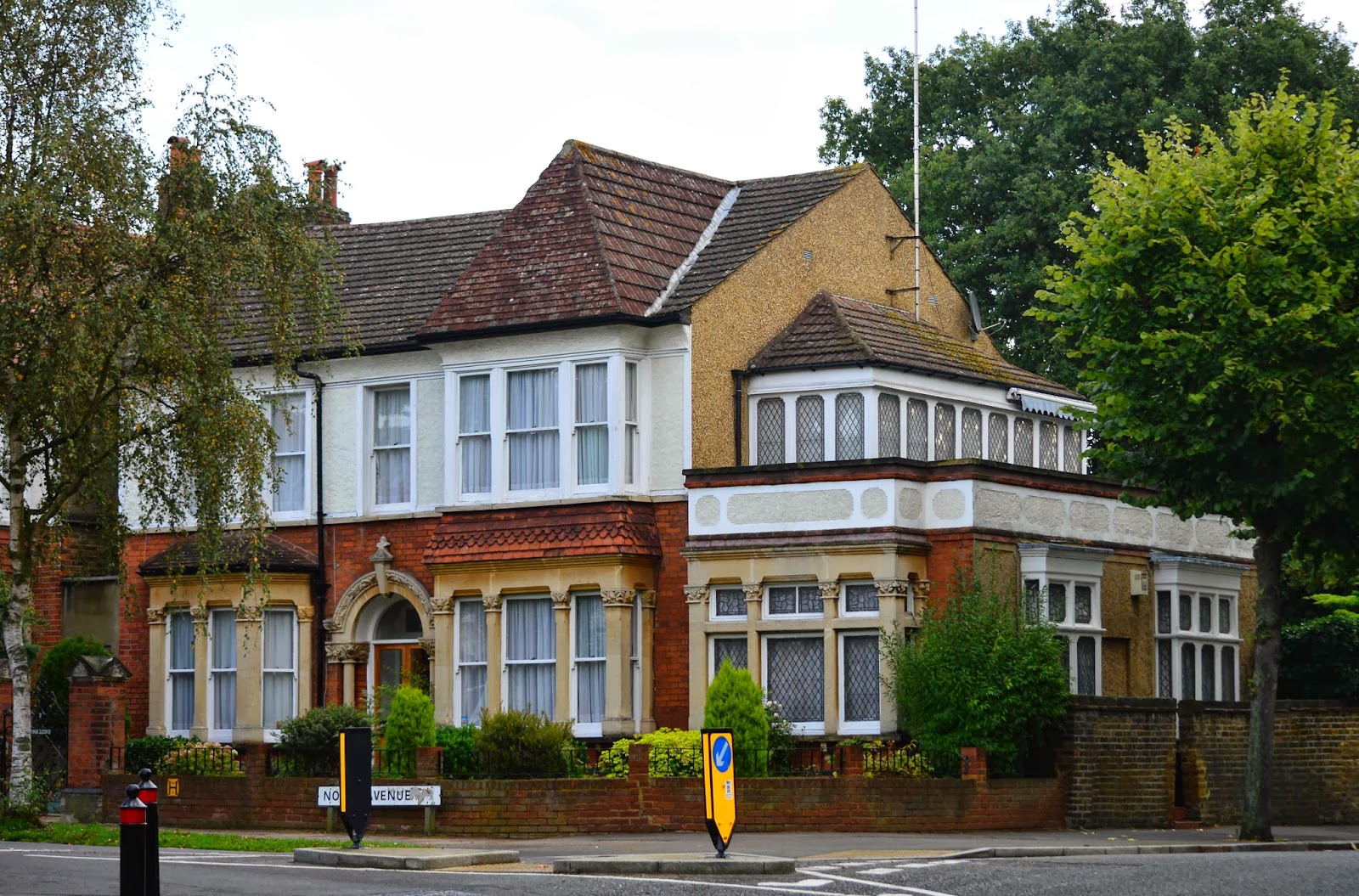 W-wa Jeziorki: Enduring Ealing