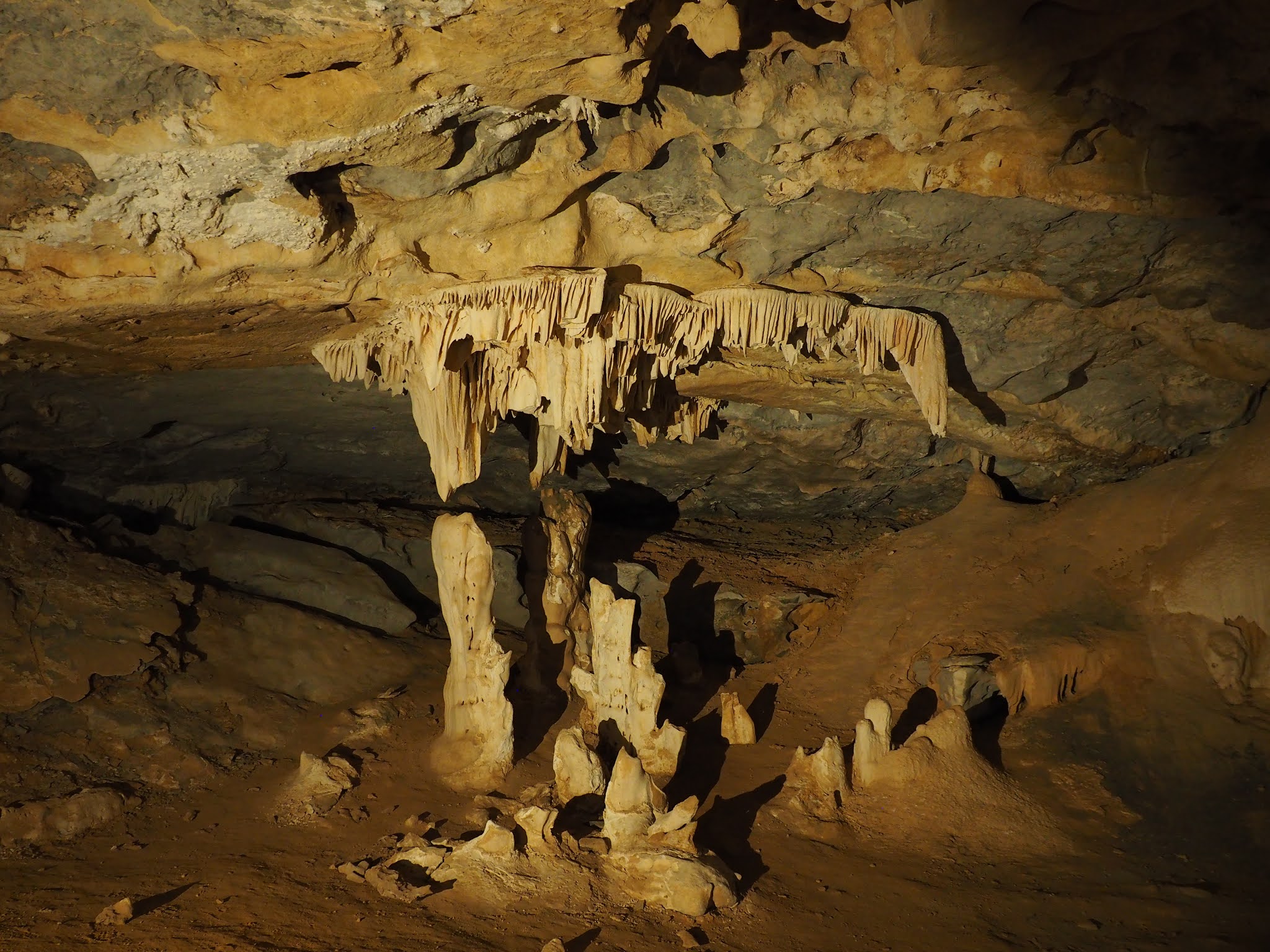 Al Hoota cave