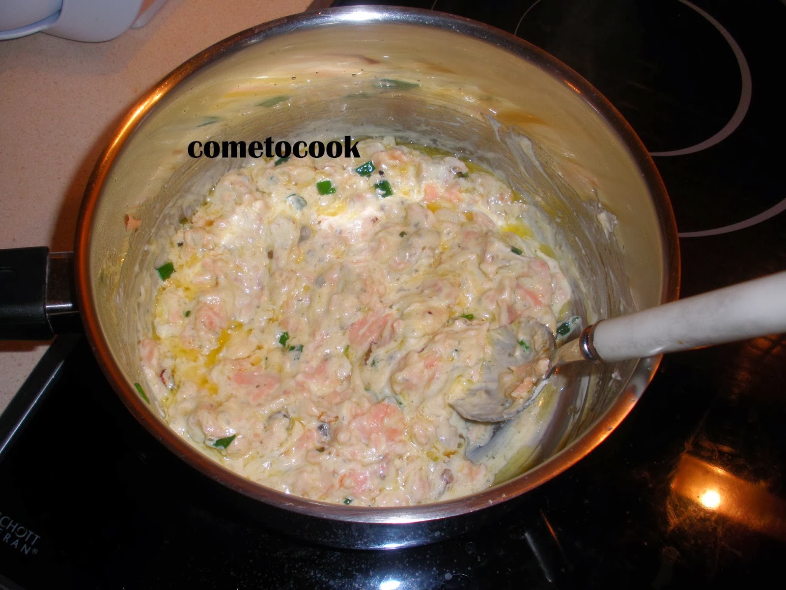 Come to cook: Πενες με καπνιστο σολομο