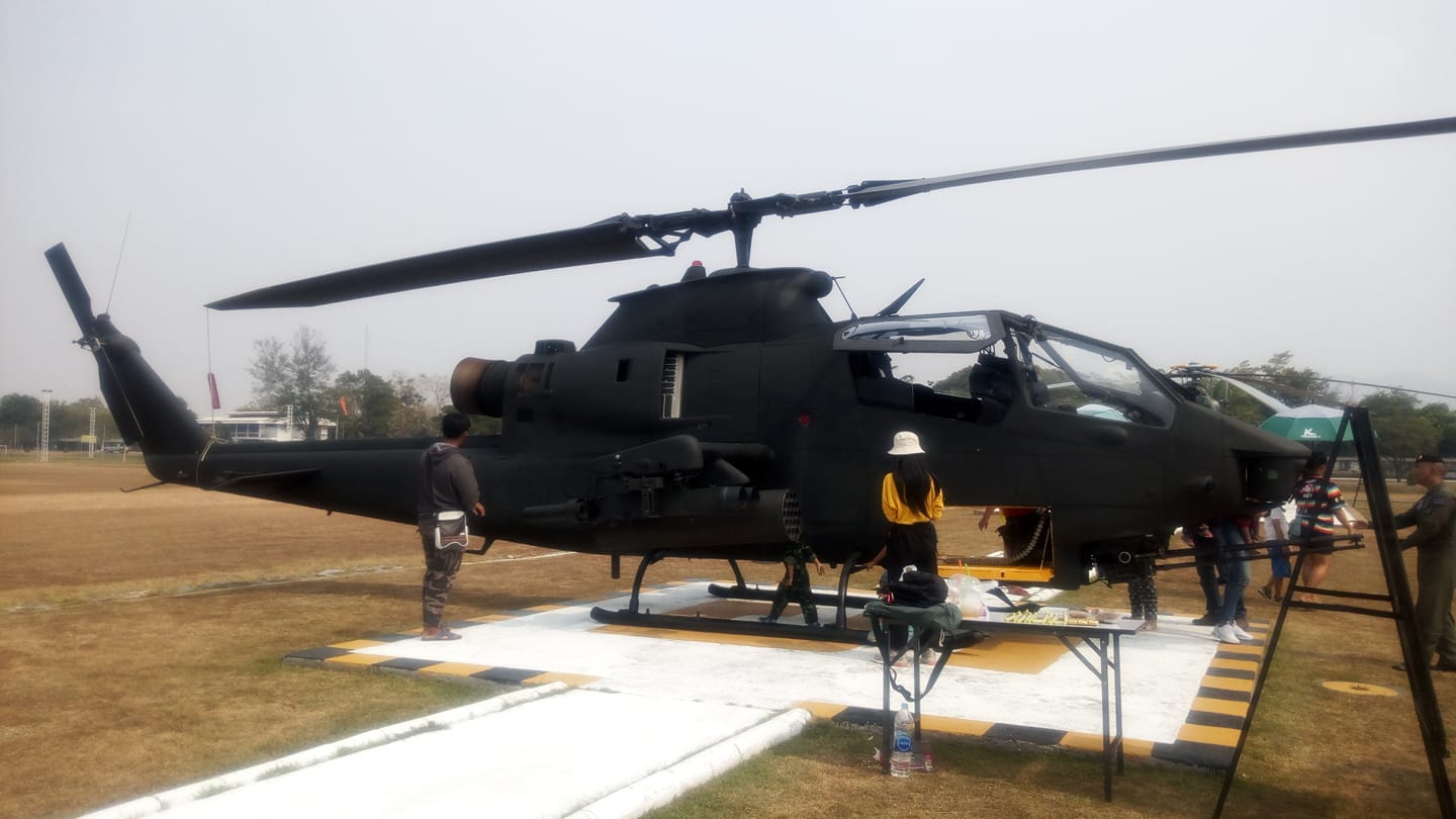 THAIDEFENSE-NEWS: ประมวลภาพ AH-1F Cobra และ AS550 C3 Fennec