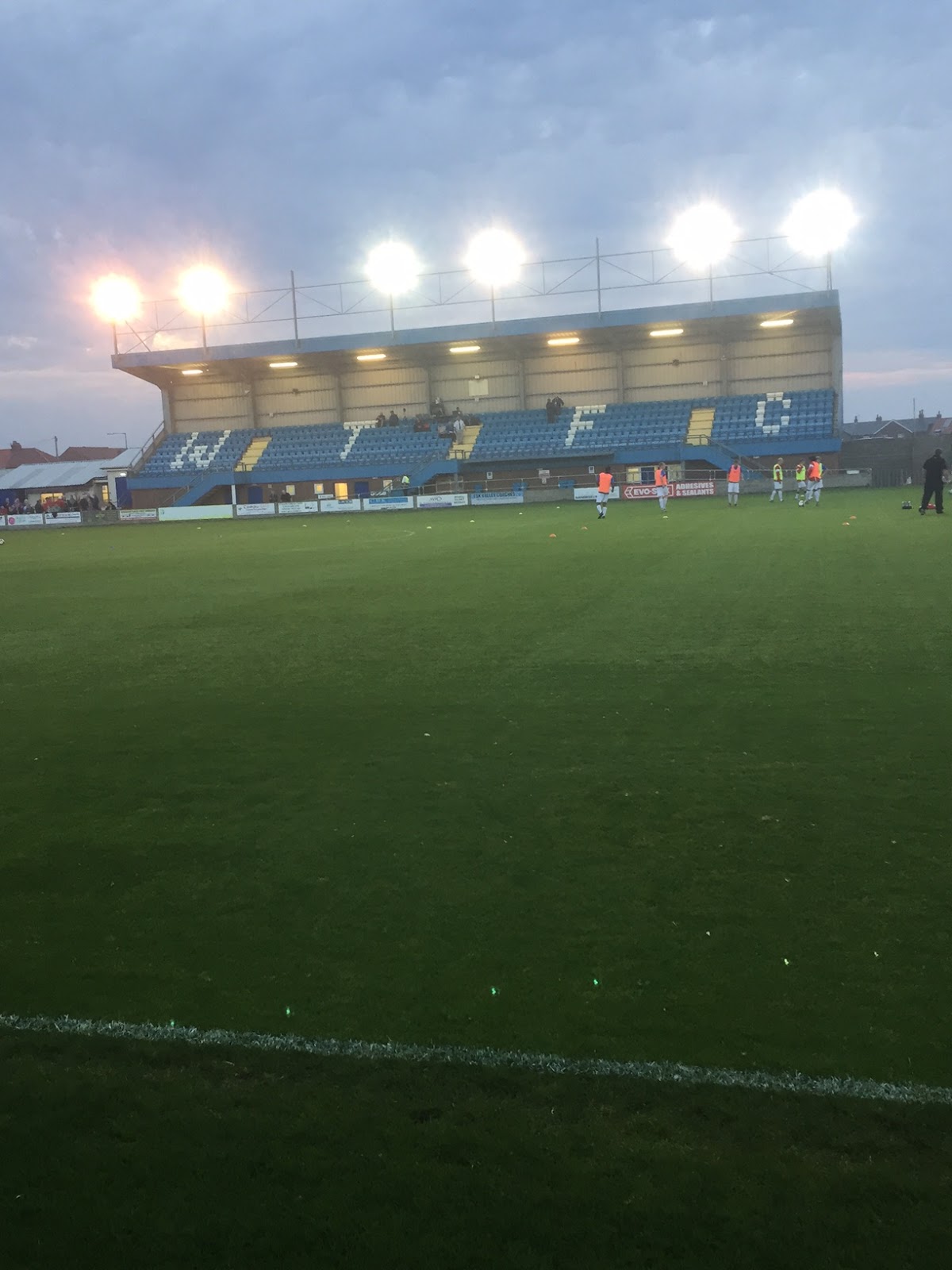 The Groundhopper: Whitby Town 2-1 Ilkeston FC