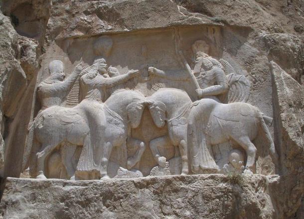 NAQSH-E RUSTAM – MAKAM RAJA-RAJA TERULUNG PARSI