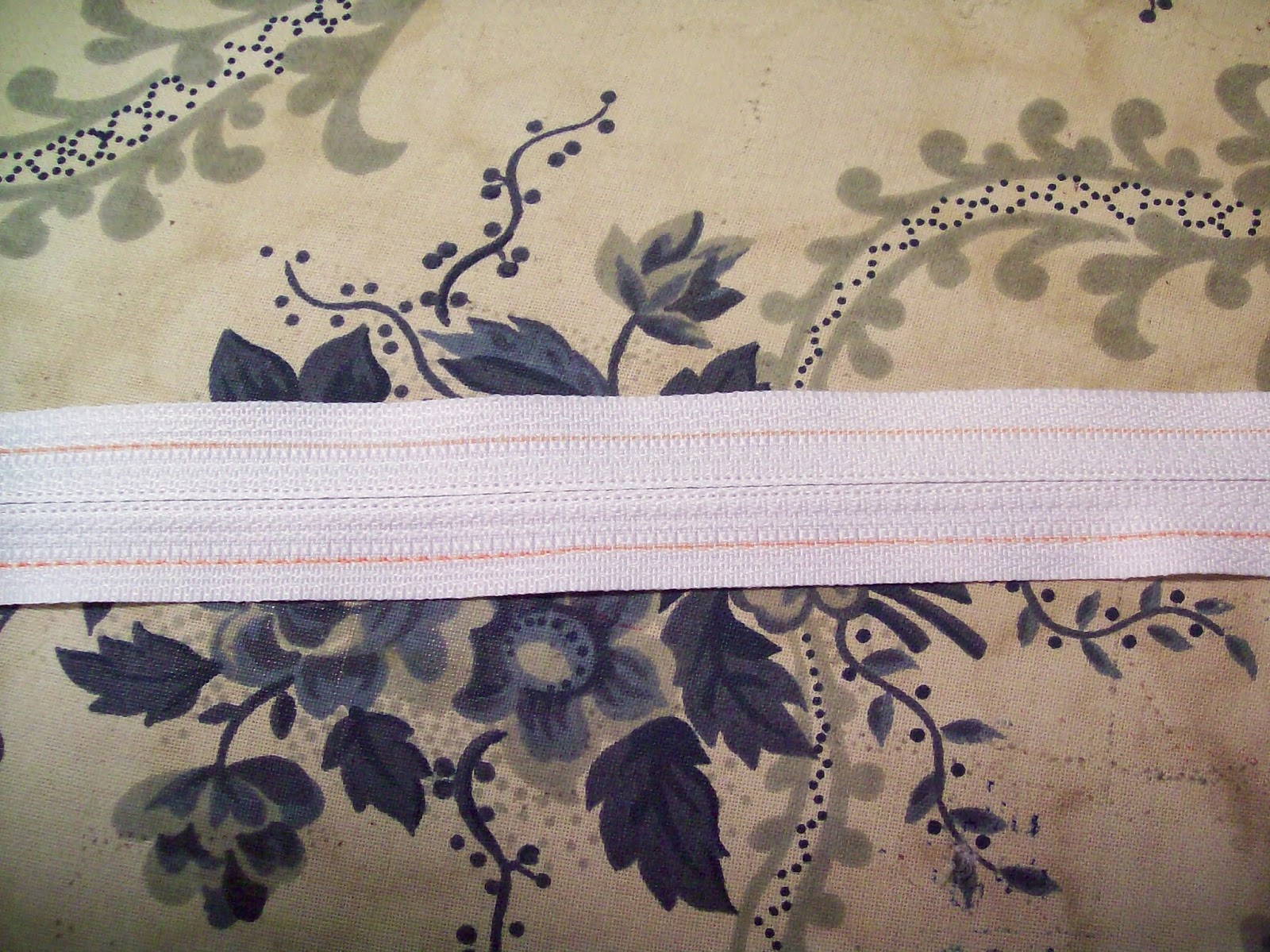 Burke Brewer: TUTORIAL: An Evenly Stitched Centered Zipper