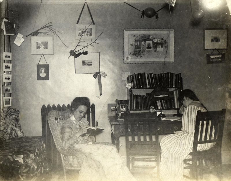 33 Cool Photos Capture Dorm Life During Edwardian Era | Vintage News Daily