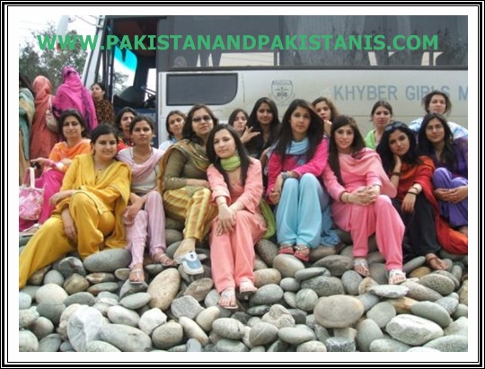 PAKISTAN IMAGES: ISLAMABAD GIRLS