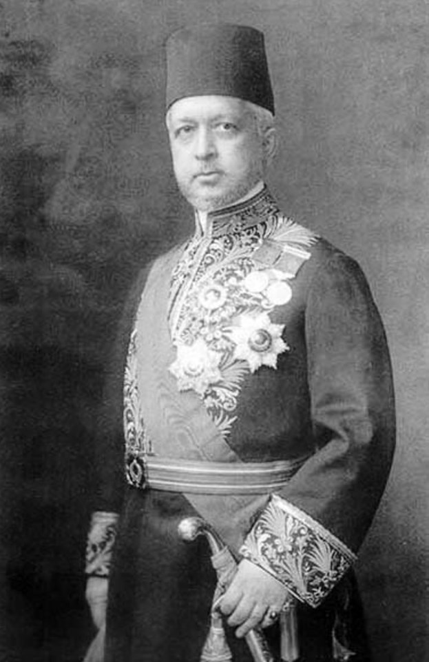 Berita TV Malaysia: Muskat baju hitam bersulam benang emas