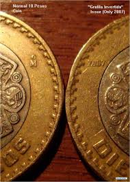 Moneda de $10 pesos con la grafila invertida