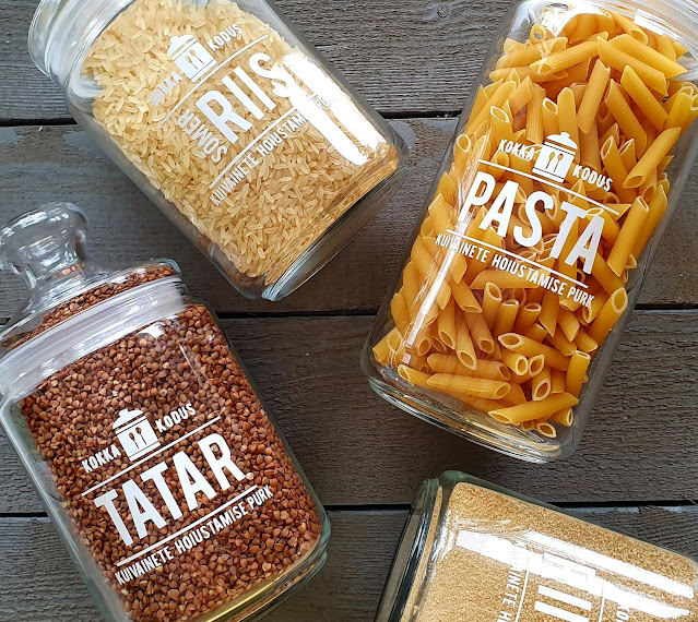 Kaksteist kuud: Sildid purkidele