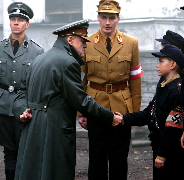 Review Film Downfall/Der Untergang (2004) Hari-hari Terakhir Adolf ...