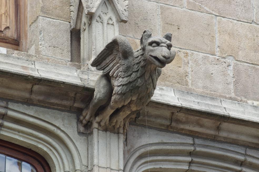 El mundo de Juan María: Viajes y Fotografía: Las gárgolas del edificio ...