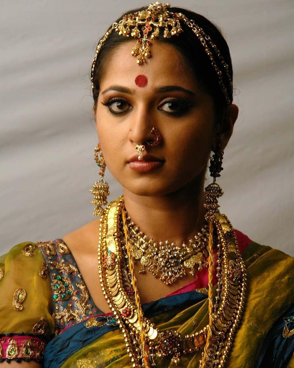 Anushka Shetty hot stills photos in Rudramadevi