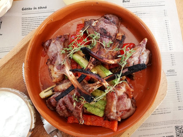 Meniu.TV: Restaurant Tradițional Românesc în Piața Sfatului din Brașov ...