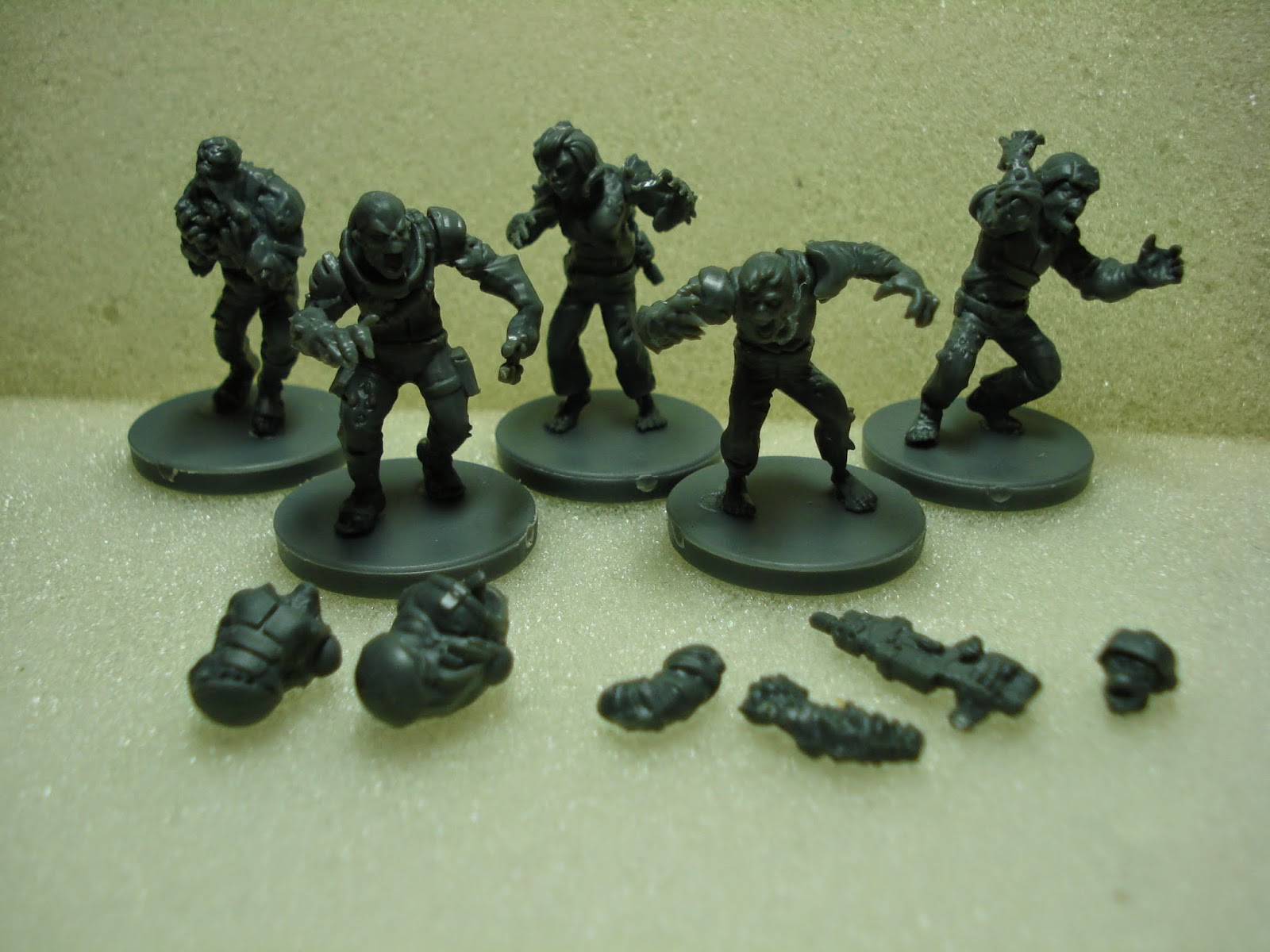 GMorts Chaotica: Mantic Games - 'Hard Plastic' Zombies.