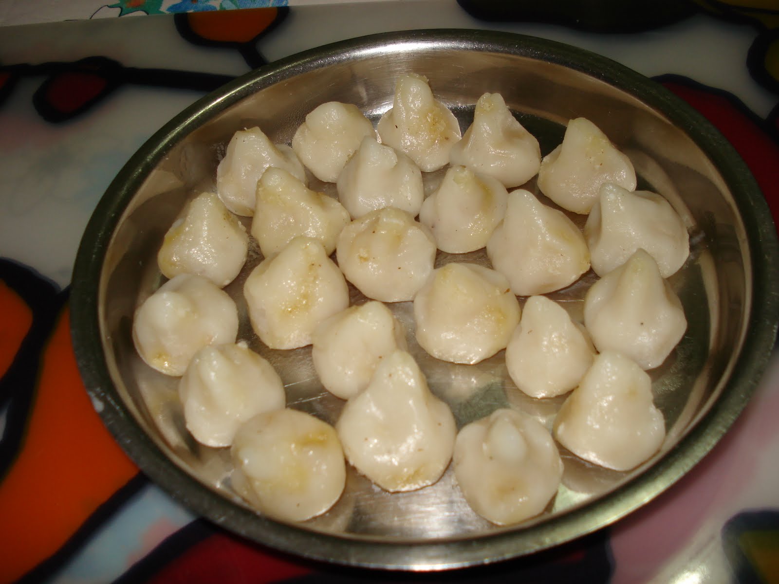 Paakam: MODAKAM / SWEET KOZHUKKATTA