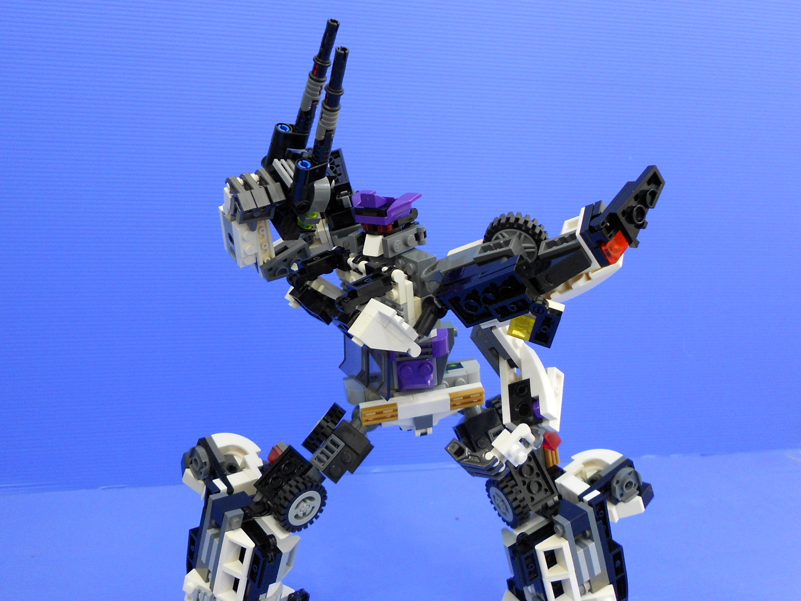 Alanyuppie's LEGO Transformers: LEGO "Fall of Cybertron" Octane (Triple ...