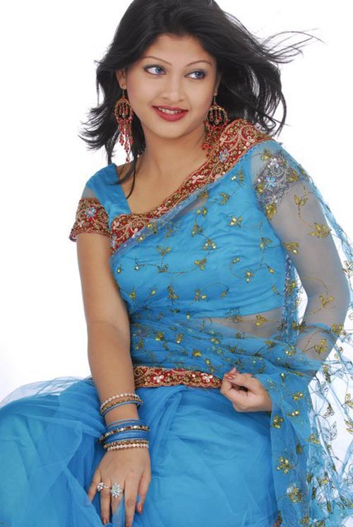 Sarika: Bangladeshi Model Girl Sarika Look Nice In Saree