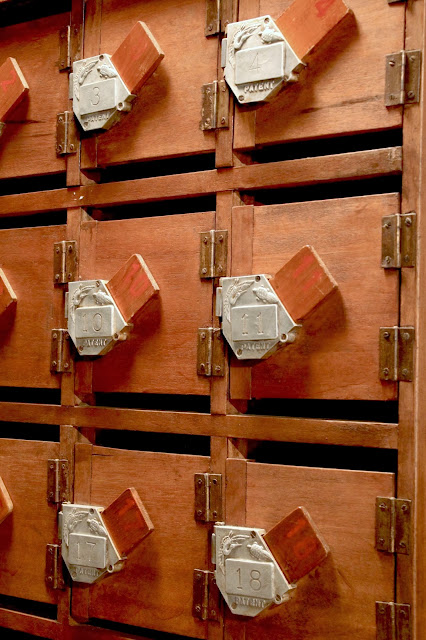 ES Traders: japanese shoe locker