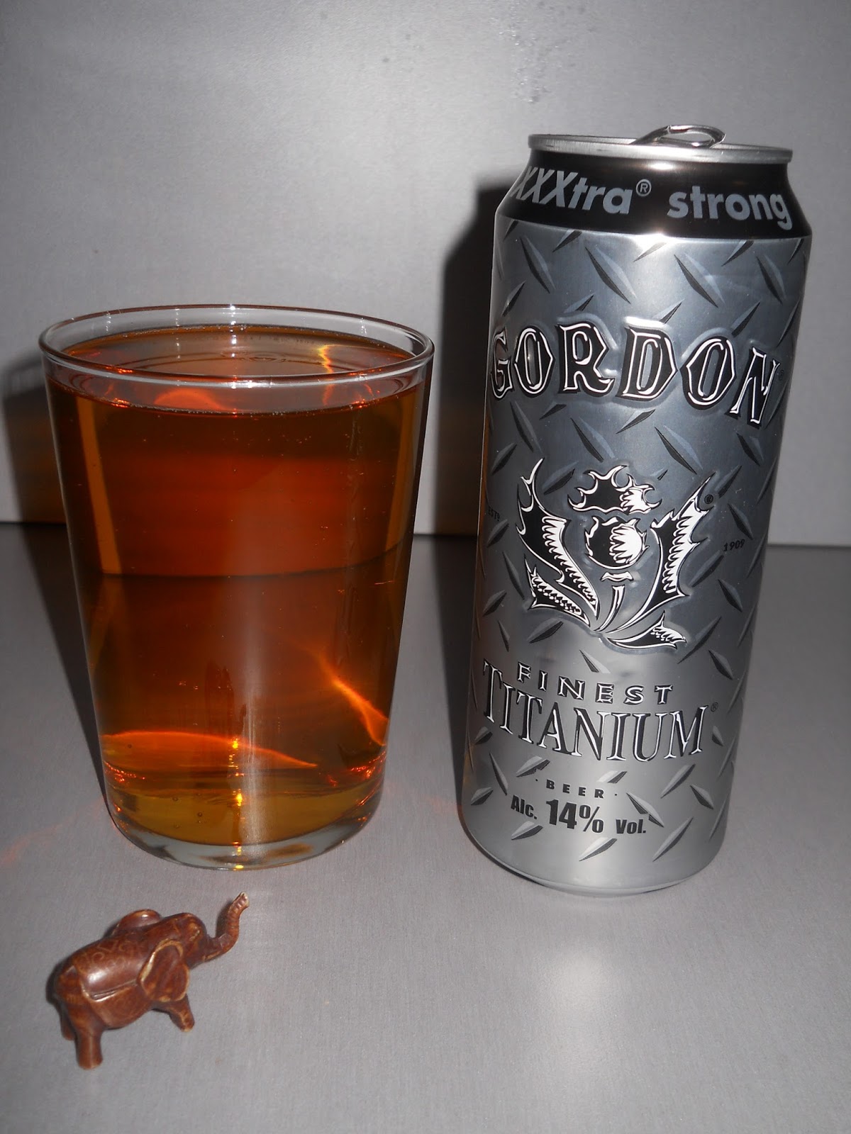 Bebercio: Gordon Titanium (con una explicación teórica sobre el licor ...