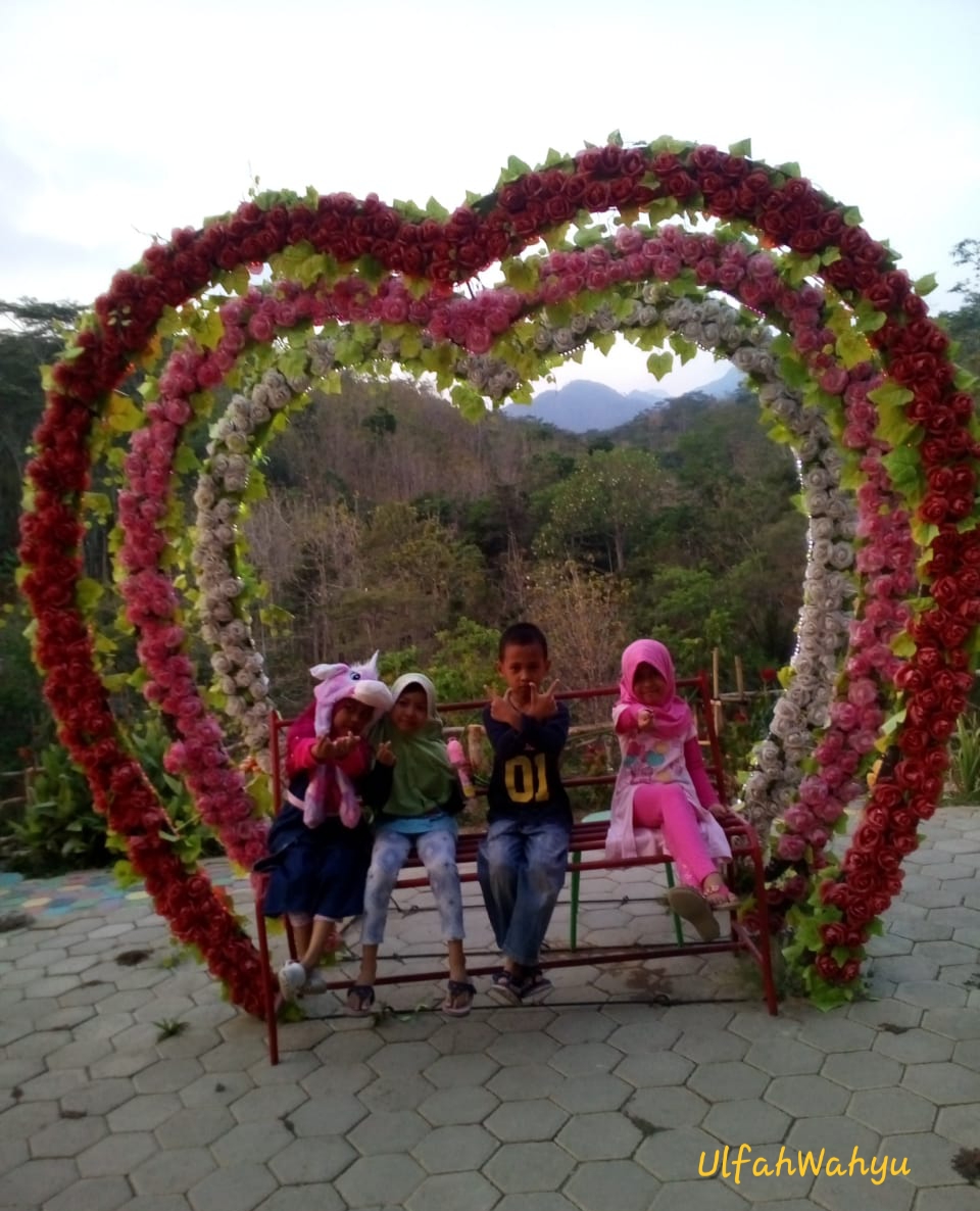 Manfaat Anak Bermain Dengan Teman Sebaya - Ulfah Wahyu