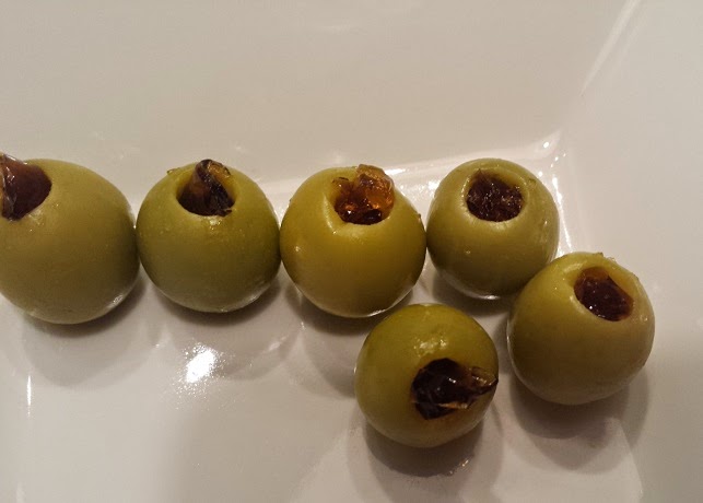 tuaperitivo.com: Aceitunas Rellenas de Vermut, de Lima y de Cola.
