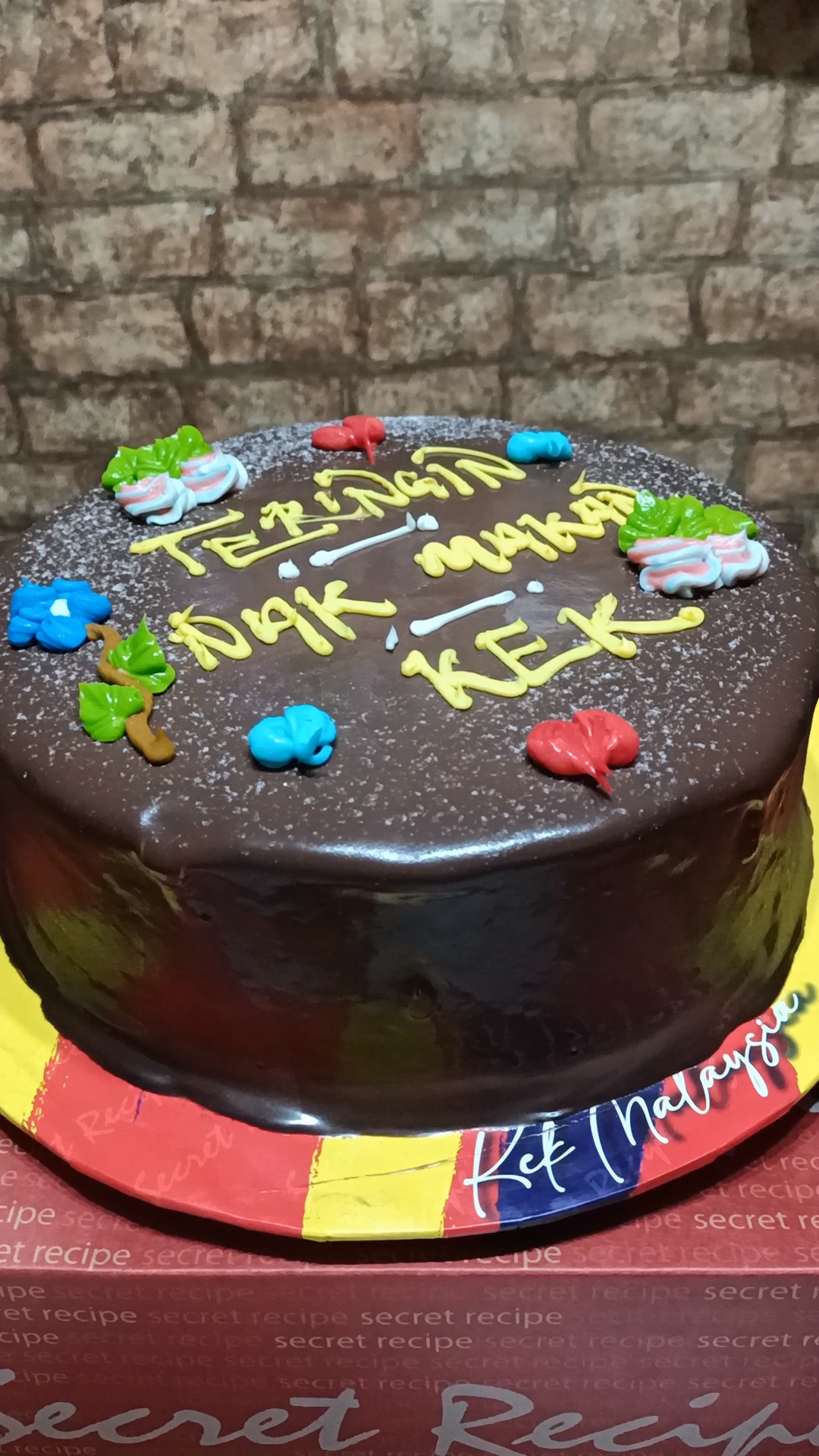 TERINGIN NAK MAKAN KEK SR