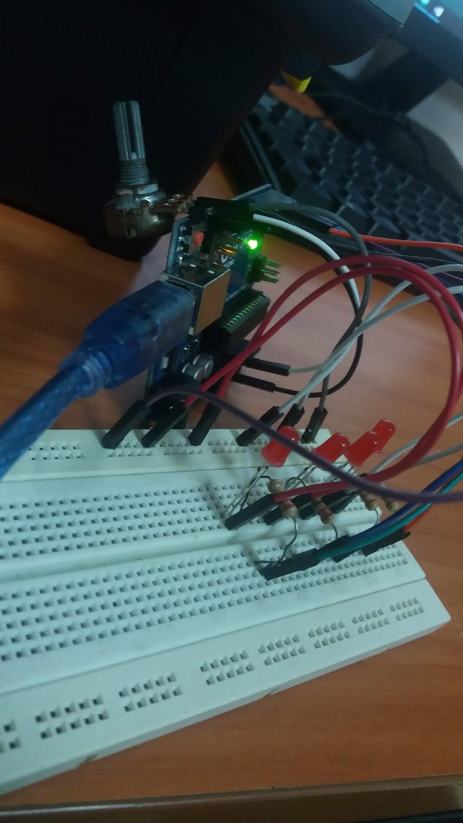 PRÁCTICA #4: CIRCUITO CON ARDUINO + LEDS - PRENDIDO EN SECUENCIA ...