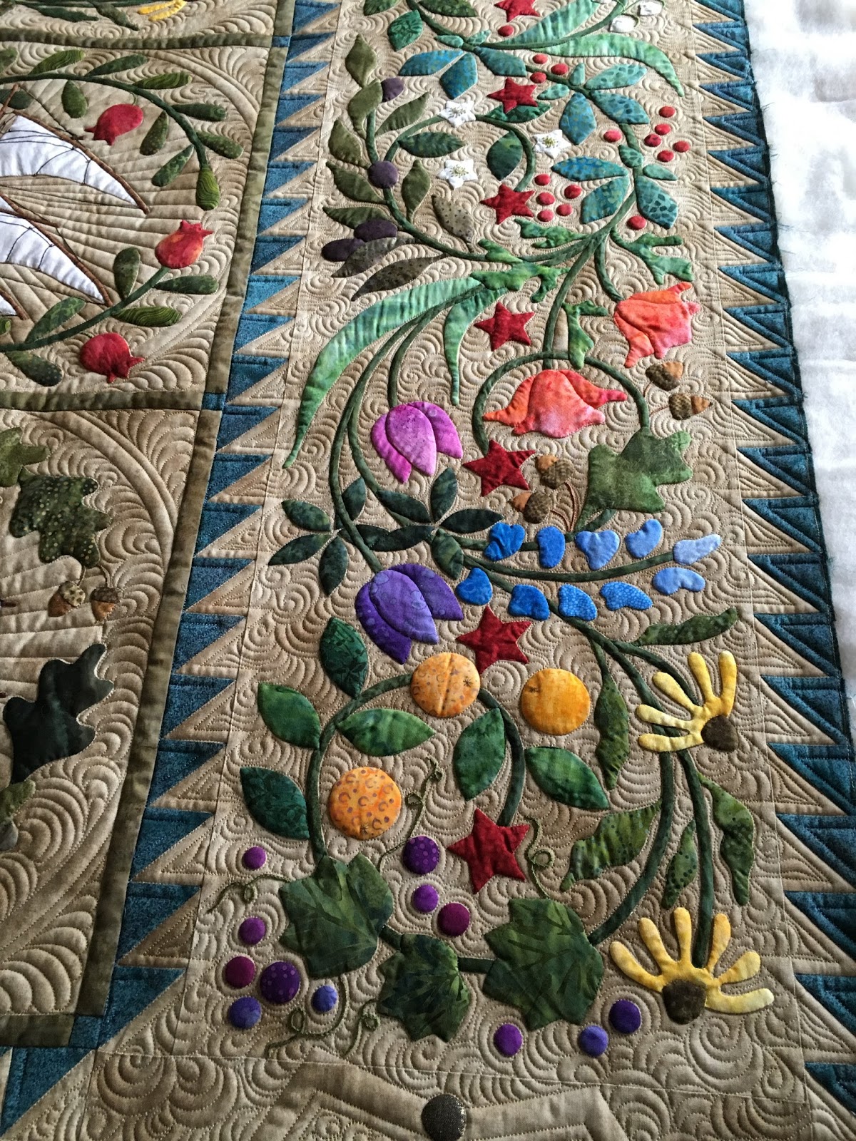 dec8+015.JPG (1200×1600) | Flower quilts, Applique quilting, Quilt patterns