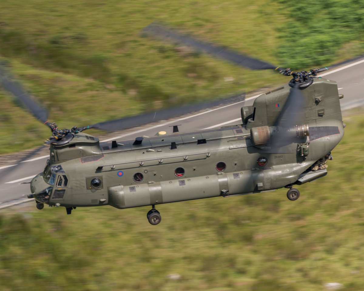 SNAFU!: Royal Air Force CH-47 aerial pics...