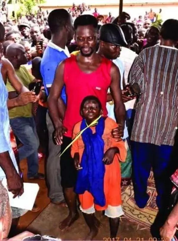 Photos: Strange Creature Eating Humans & Animals Intestines Captured By ...