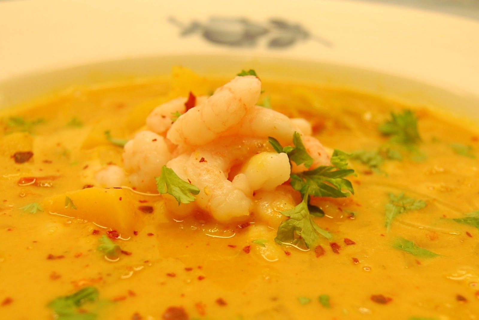 Saras madunivers: Karrysuppe med fersken og rejer.