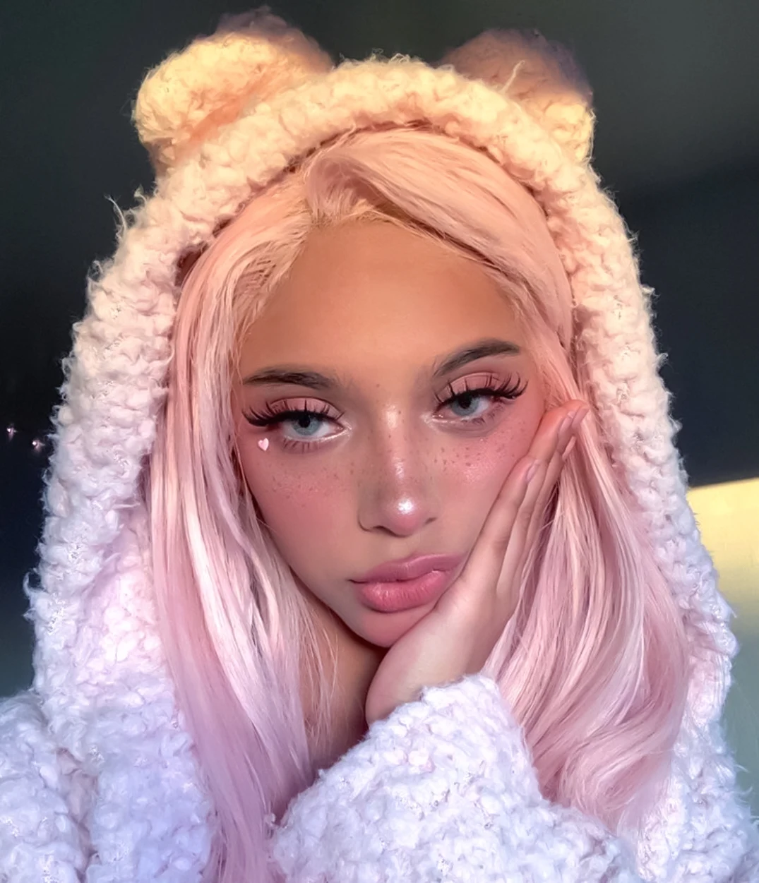 What is E-girl Style & How to Get the Look? | Makeup Trend Dissection ...